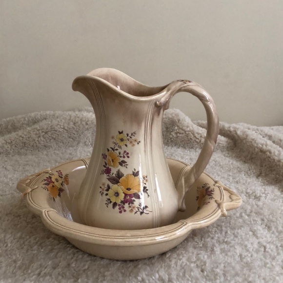 Haeger | Other | Vintage Haeger 4237 Washing Bowl And Pitcher Set ...
